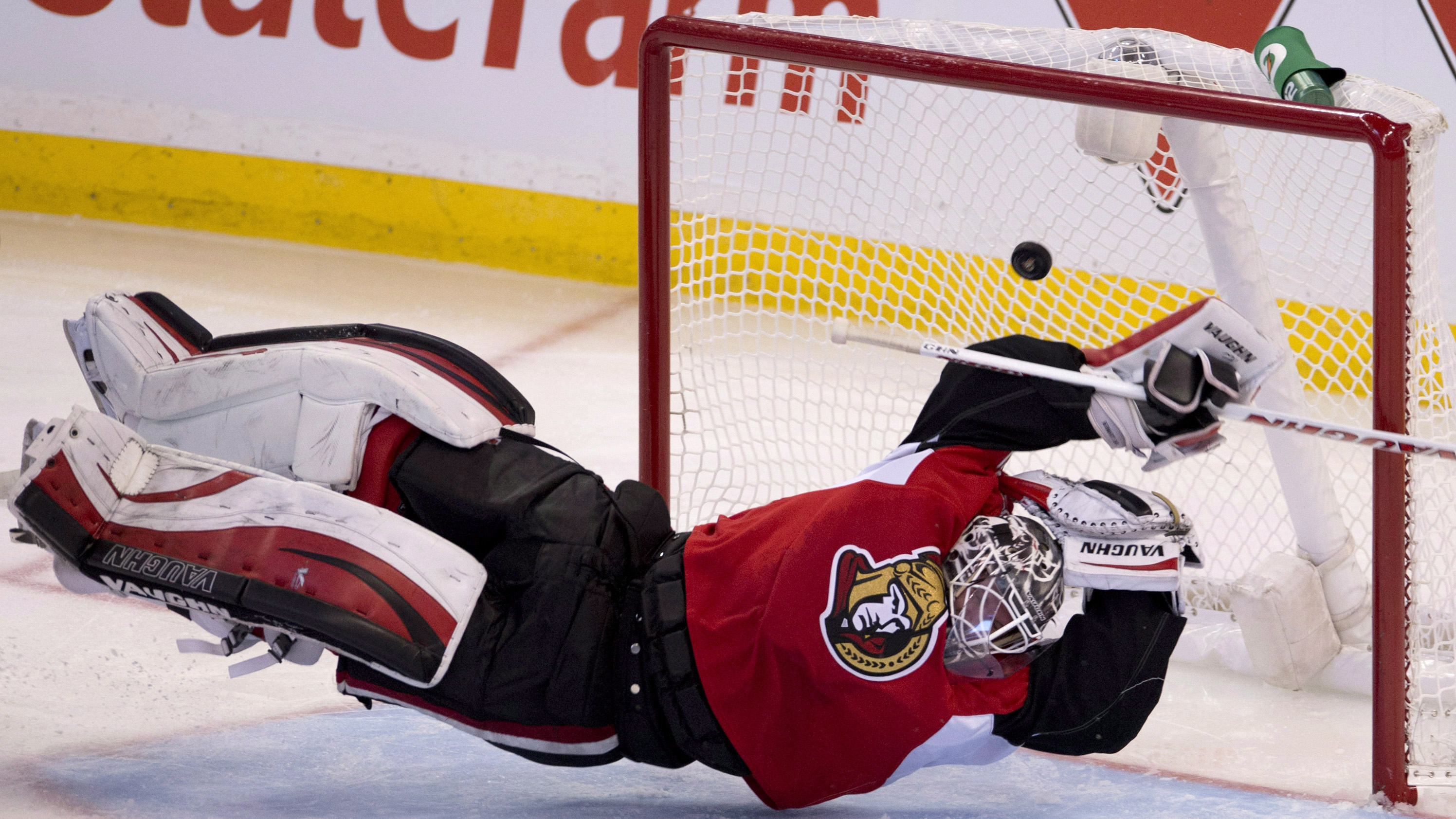 Sens' Lehner named NHL's 1st star after 3-0 week - Sportsnet.ca