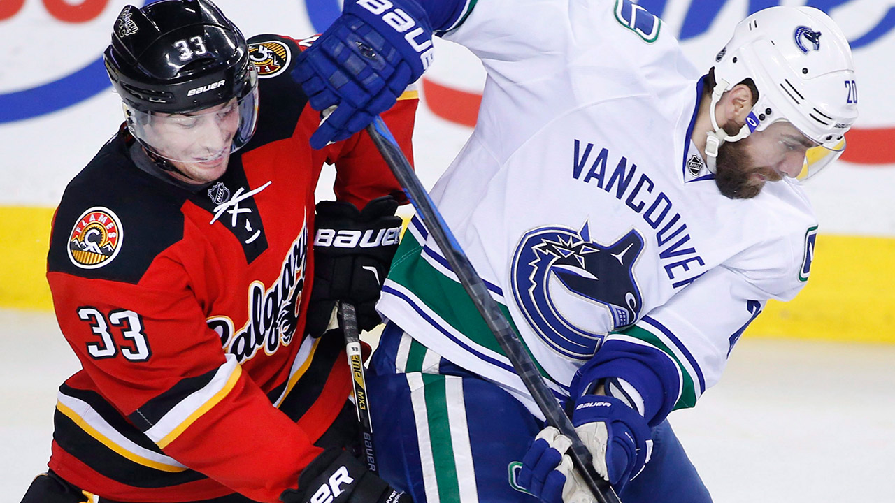 Former Canucks forward Chris Higgins signs PTO with Flames | 15 Min...