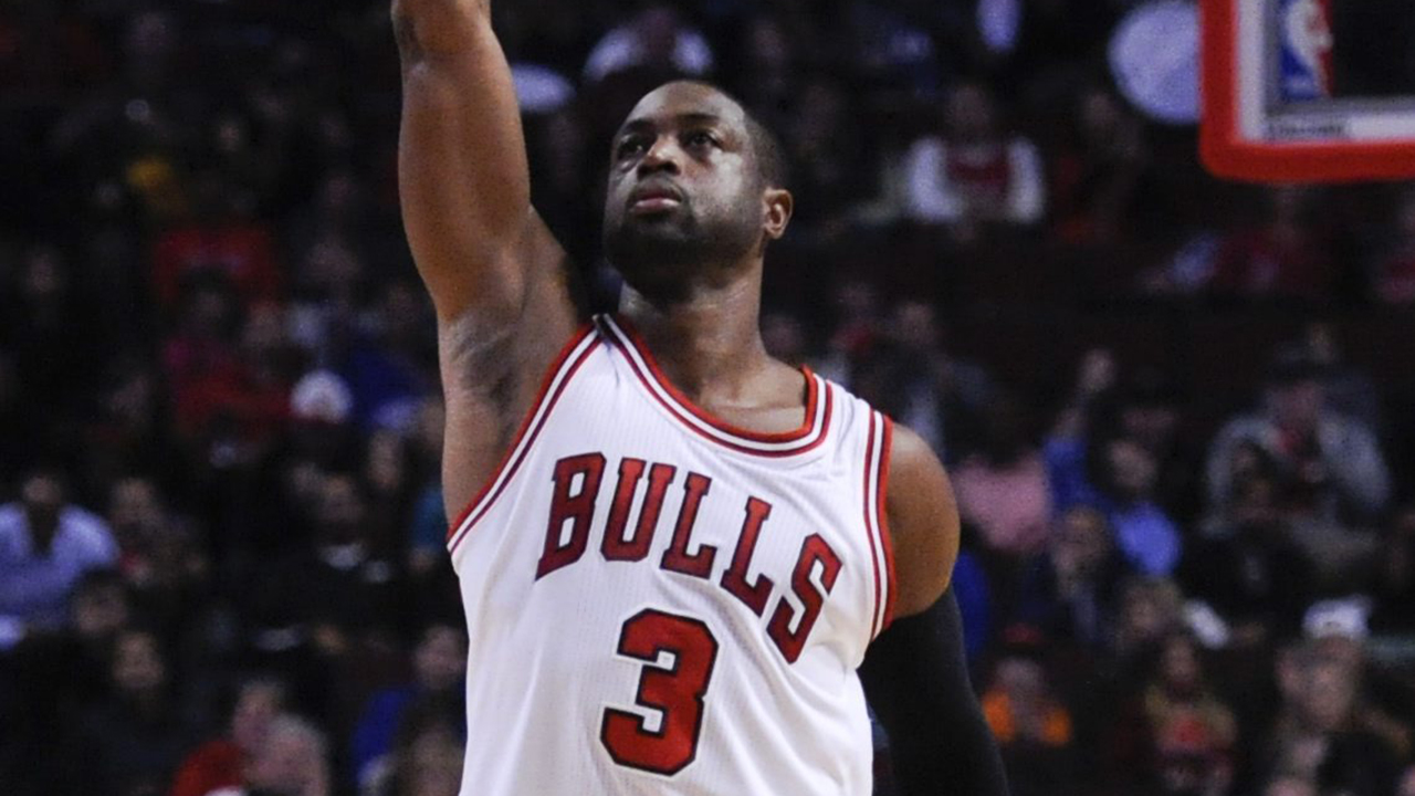 Wade shines in Chicago debut as Bulls edge Celtics | 15 Minute News