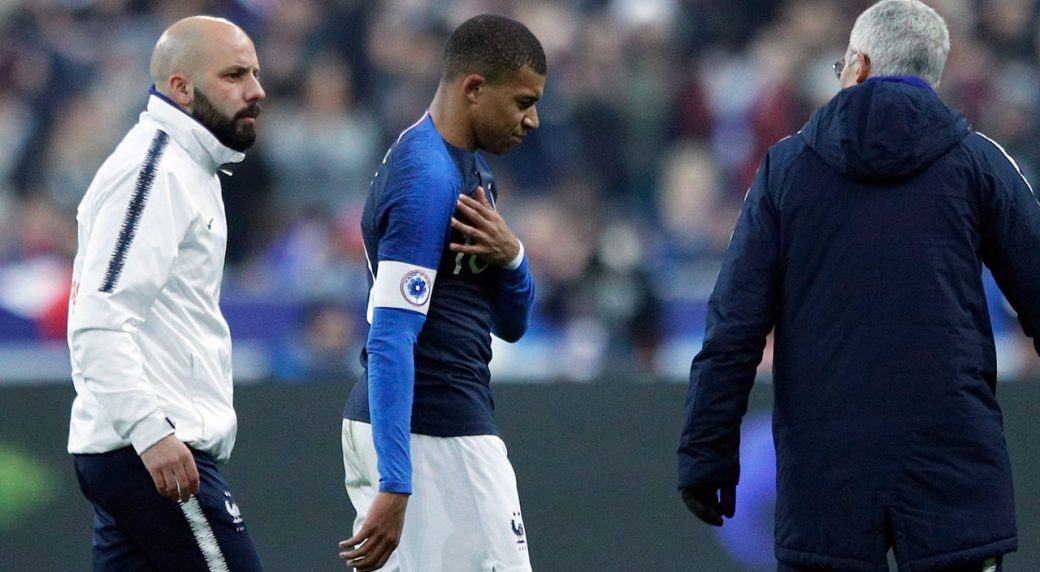 France striker Mbappe forced off pitch with shoulder injury - Sportsnet.ca